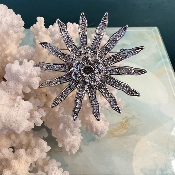 Vintage | Jewelry | Vintage Rhinestone Starburst Sunburst Brooch | Poshmark